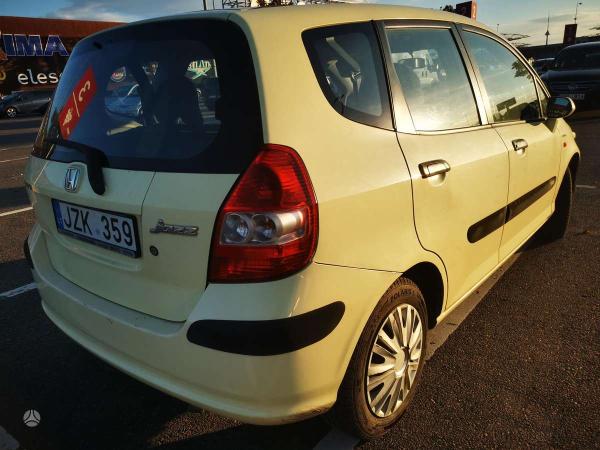 Dzeltens Honda Jazz 2002 Viļņa, ar dzinēja tilpumu 1.34 L un nobraukumu 132 tūkst. km par 1844 €, foto 6 vietnē AUTOMOTO.COM.LV