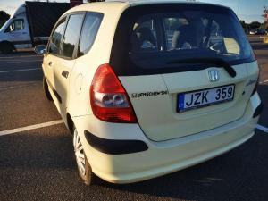 Yellow Honda Jazz 2002 in Vilnius, with an engine capacity of 1.30 L and mileage of 134 thousand km for 1650 €, photo 4 on AUTOMOTO.COM.LV