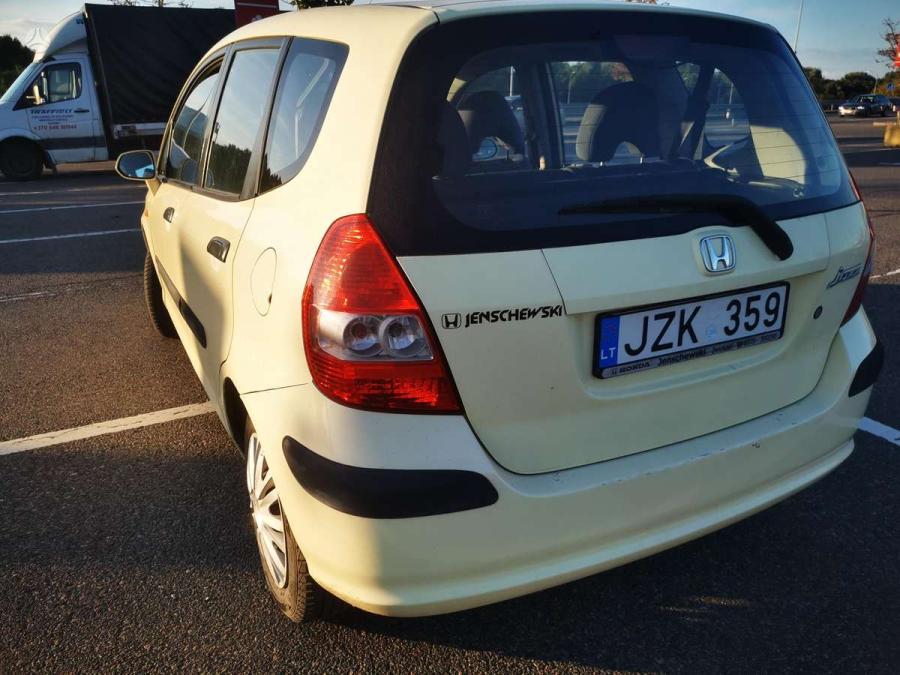 Yellow Honda Jazz 2002 in Vilnius, with an engine capacity of 1.30 L and mileage of 134 thousand km for 1650 €, photo 4 on AUTOMOTO.COM.LV