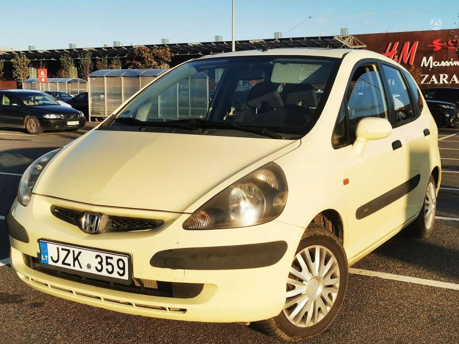 Yellow Honda Jazz 2002 in Vilnius, with an engine capacity of 1.30 L and mileage of 134 thousand km for 1650 €, photo 5 on AUTOMOTO.COM.LV