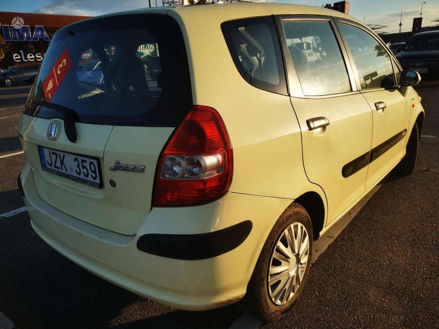 Yellow Honda Jazz 2002 in Vilnius, with an engine capacity of 1.30 L and mileage of 134 thousand km for 1650 €, photo 10 on AUTOMOTO.COM.LV