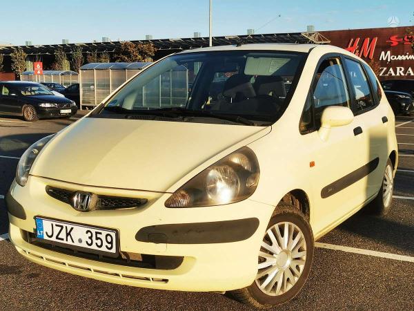 Yellow Honda Jazz 2002 in Vilnius, with an engine capacity of 1.30 L and mileage of 134 thousand km for 1650 €, photo 5 on AUTOMOTO.COM.LV
