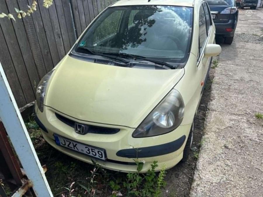Yellow Honda Jazz 2004 in Kaunas, with an engine capacity of 1.34 L and mileage of 133 thousand km for 1200 €, photo 1 on AUTOMOTO.COM.LV