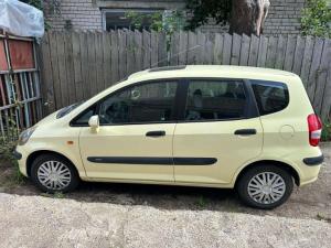 Yellow Honda Jazz 2004 in Kaunas, with an engine capacity of 1.34 L and mileage of 133 thousand km for 1200 €, photo 3 on AUTOMOTO.COM.LV