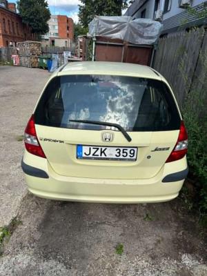 Yellow Honda Jazz 2004 in Kaunas, with an engine capacity of 1.34 L and mileage of 133 thousand km for 1200 €, photo 4 on AUTOMOTO.COM.LV