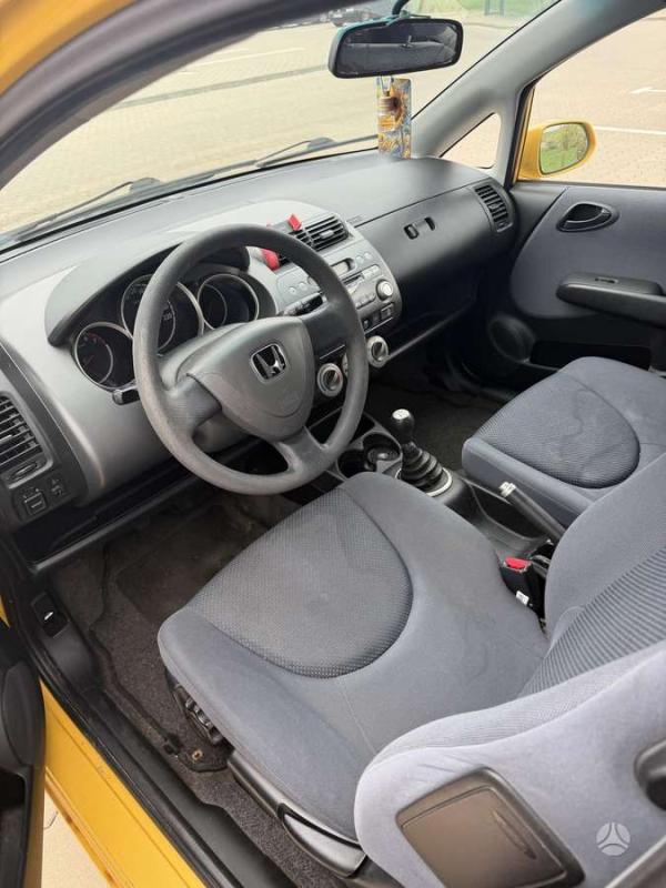 Dzeltens Honda Jazz 2006 Kauņa, ar dzinēja tilpumu 1.24 L un nobraukumu 285 tūkst. km par 549 €, foto 9 vietnē AUTOMOTO.COM.LV
