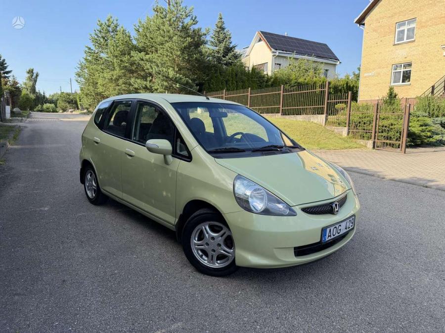 Yellow Honda Jazz 2008 in Vilnius, with an engine capacity of 1.34 L and mileage of 150 thousand km for 2850 €, photo 1 on AUTOMOTO.COM.LV