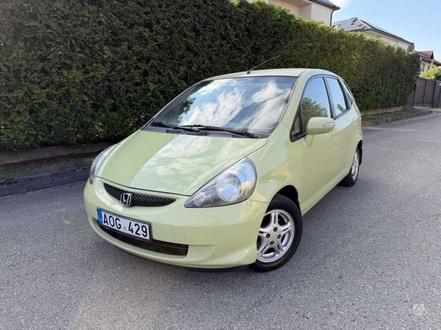Yellow Honda Jazz 2008 in Vilnius, with an engine capacity of 1.34 L and mileage of 150 thousand km for 2850 €, photo 5 on AUTOMOTO.COM.LV