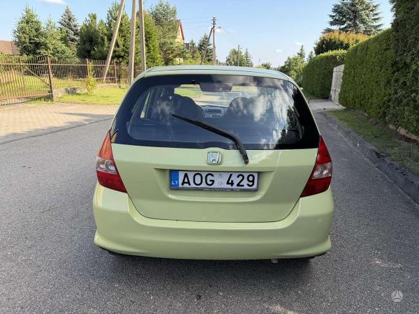 Yellow Honda Jazz 2008 in Vilnius, with an engine capacity of 1.34 L and mileage of 150 thousand km for 2850 €, photo 6 on AUTOMOTO.COM.LV