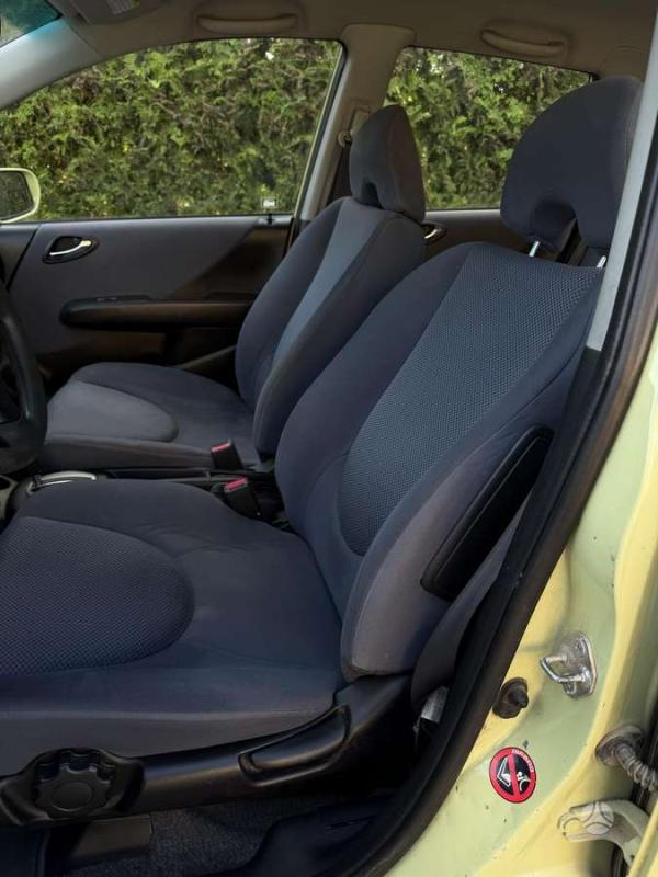 Yellow Honda Jazz 2008 in Vilnius, with an engine capacity of 1.34 L and mileage of 150 thousand km for 2850 €, photo 10 on AUTOMOTO.COM.LV