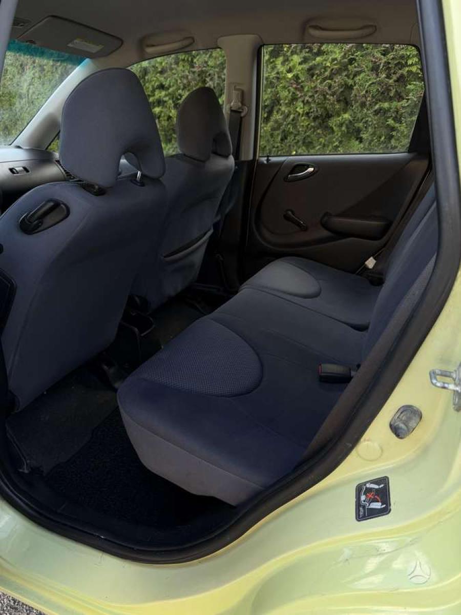Yellow Honda Jazz 2008 in Vilnius, with an engine capacity of 1.34 L and mileage of 150 thousand km for 2850 €, photo 12 on AUTOMOTO.COM.LV