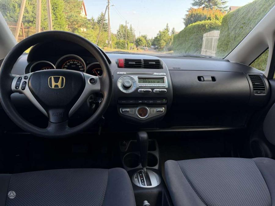Yellow Honda Jazz 2008 in Vilnius, with an engine capacity of 1.34 L and mileage of 150 thousand km for 2850 €, photo 13 on AUTOMOTO.COM.LV