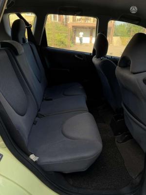 Yellow Honda Jazz 2008 in Vilnius, with an engine capacity of 1.34 L and mileage of 150 thousand km for 2850 €, photo 15 on AUTOMOTO.COM.LV