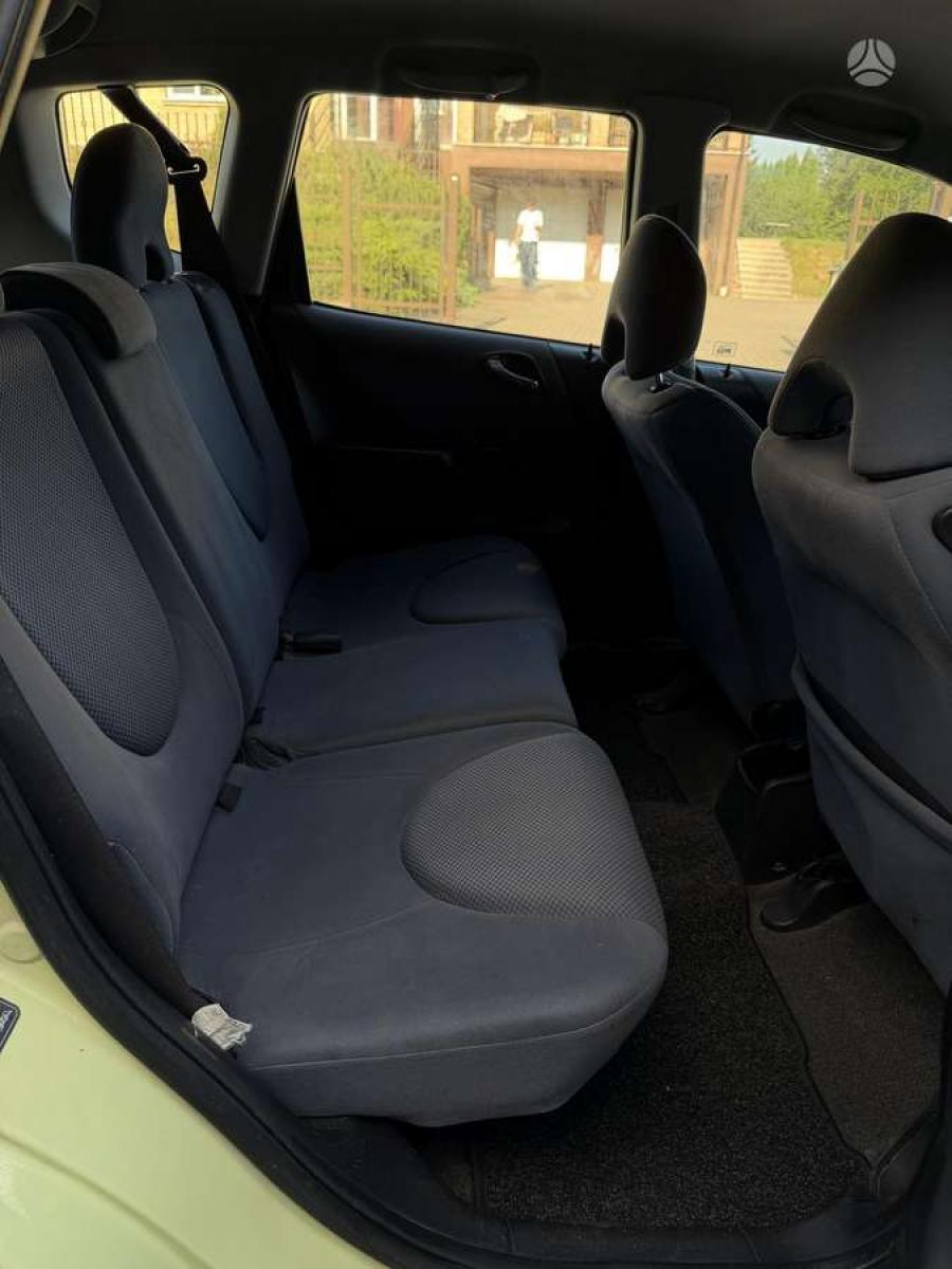 Yellow Honda Jazz 2008 in Vilnius, with an engine capacity of 1.34 L and mileage of 150 thousand km for 2850 €, photo 15 on AUTOMOTO.COM.LV