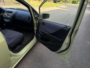 Yellow Honda Jazz 2008 in Vilnius, with an engine capacity of 1.34 L and mileage of 150 thousand km for 2850 €, photo 16 on AUTOMOTO.COM.LV