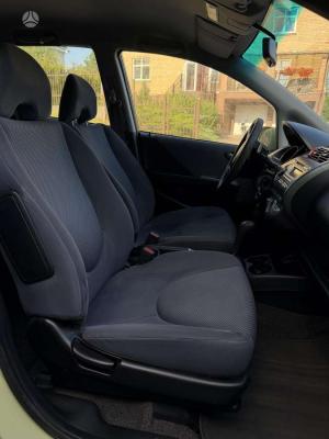 Yellow Honda Jazz 2008 in Vilnius, with an engine capacity of 1.34 L and mileage of 150 thousand km for 2850 €, photo 17 on AUTOMOTO.COM.LV