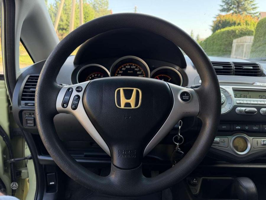 Yellow Honda Jazz 2008 in Vilnius, with an engine capacity of 1.34 L and mileage of 150 thousand km for 2850 €, photo 19 on AUTOMOTO.COM.LV