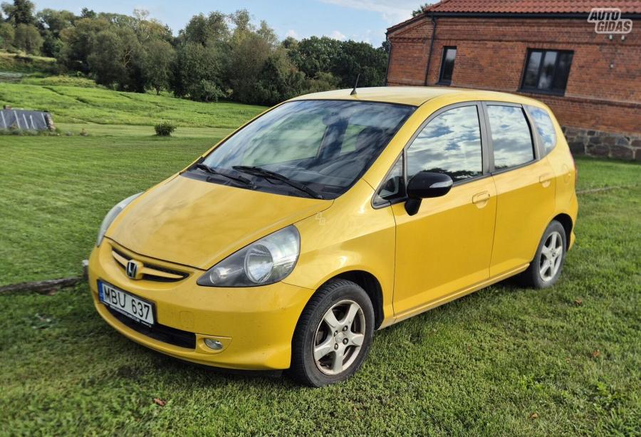Yellow Honda Jazz 2008 in Panevezys, with an engine capacity of 1.30 L and mileage of 243 thousand km for 1700 €, photo 1 on AUTOMOTO.COM.LV
