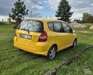Yellow Honda Jazz 2008 in Panevezys, with an engine capacity of 1.30 L and mileage of 243 thousand km for 1700 €, photo 4 on AUTOMOTO.COM.LV