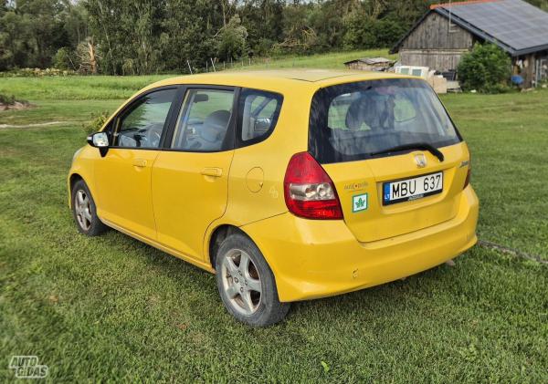 Yellow Honda Jazz 2008 in Panevezys, with an engine capacity of 1.30 L and mileage of 243 thousand km for 1700 €, photo 5 on AUTOMOTO.COM.LV