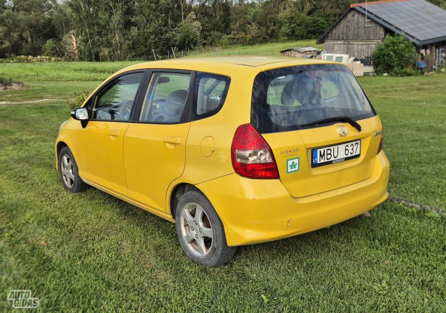 Yellow Honda Jazz 2008 in Panevezys, with an engine capacity of 1.30 L and mileage of 243 thousand km for 1700 €, photo 5 on AUTOMOTO.COM.LV