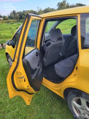Yellow Honda Jazz 2008 in Panevezys, with an engine capacity of 1.30 L and mileage of 243 thousand km for 1700 €, photo 7 on AUTOMOTO.COM.LV