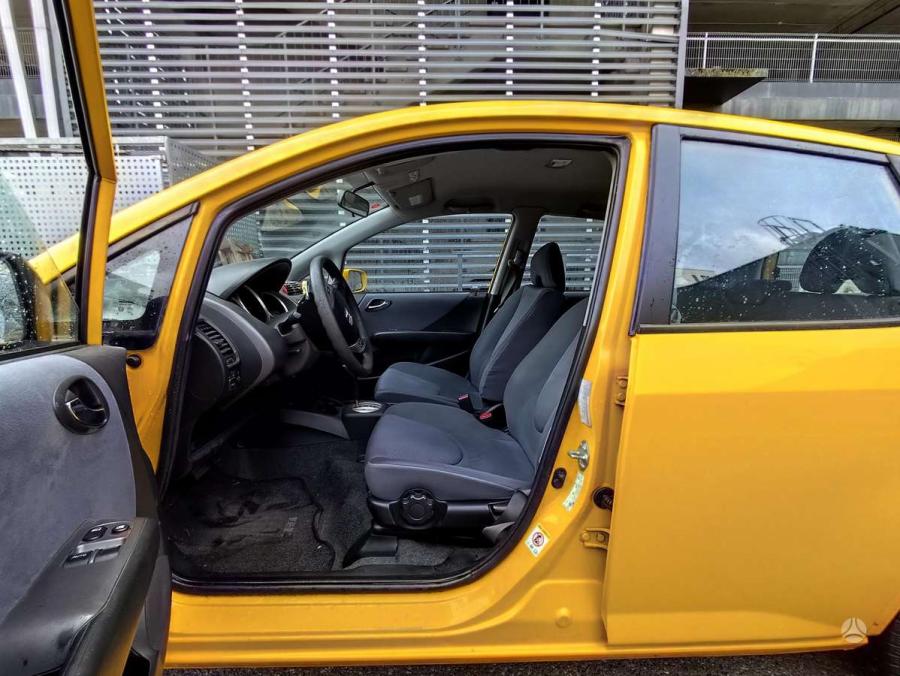 Желтый Хонда Джаз 2008 в Вильнюс, объемом двигателя 1.30 л и пробегом 242 тыс. км за 1788 €, фото 11 на AUTOMOTO.COM.LV
