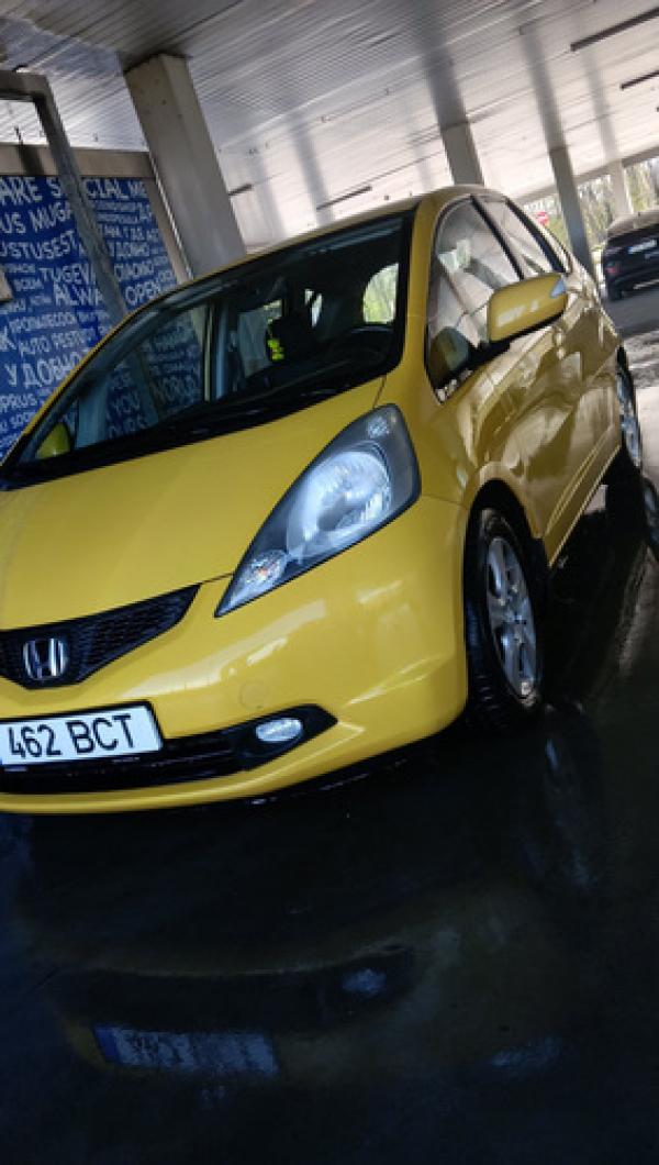 Dzeltens Honda Jazz 2010 Tallina, ar dzinēja tilpumu 1.30 L un nobraukumu 204 tūkst. km par 3450 €, foto 2 vietnē AUTOMOTO.COM.LV