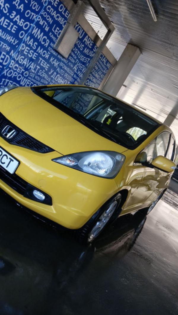 Dzeltens Honda Jazz 2010 Tallina, ar dzinēja tilpumu 1.30 L un nobraukumu 204 tūkst. km par 3450 €, foto 3 vietnē AUTOMOTO.COM.LV