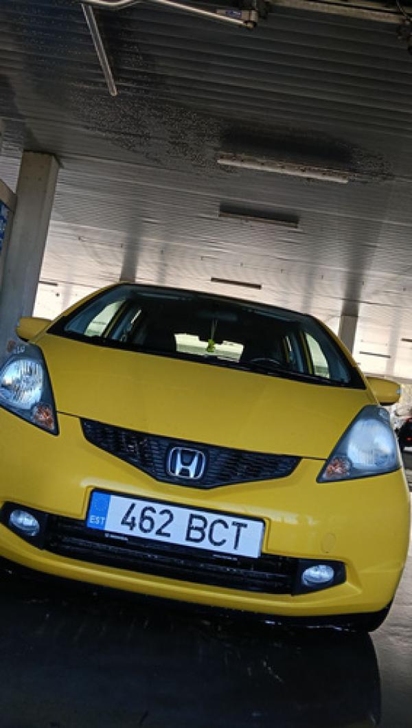 Dzeltens Honda Jazz 2010 Tallina, ar dzinēja tilpumu 1.30 L un nobraukumu 204 tūkst. km par 3450 €, foto 4 vietnē AUTOMOTO.COM.LV