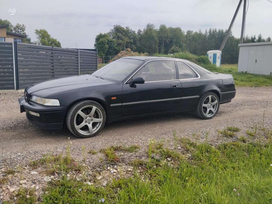 Black Honda Legend 1991 in Vilnius, with an engine capacity of 3.21 L and mileage of 313 thousand km for 4500 €, photo 3 on AUTOMOTO.COM.LV
