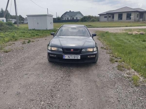 Melns Honda Legend 1991 Viļņa, ar dzinēja tilpumu 3.21 L un nobraukumu 313 tūkst. km par 4500 €, foto 6 vietnē AUTOMOTO.COM.LV
