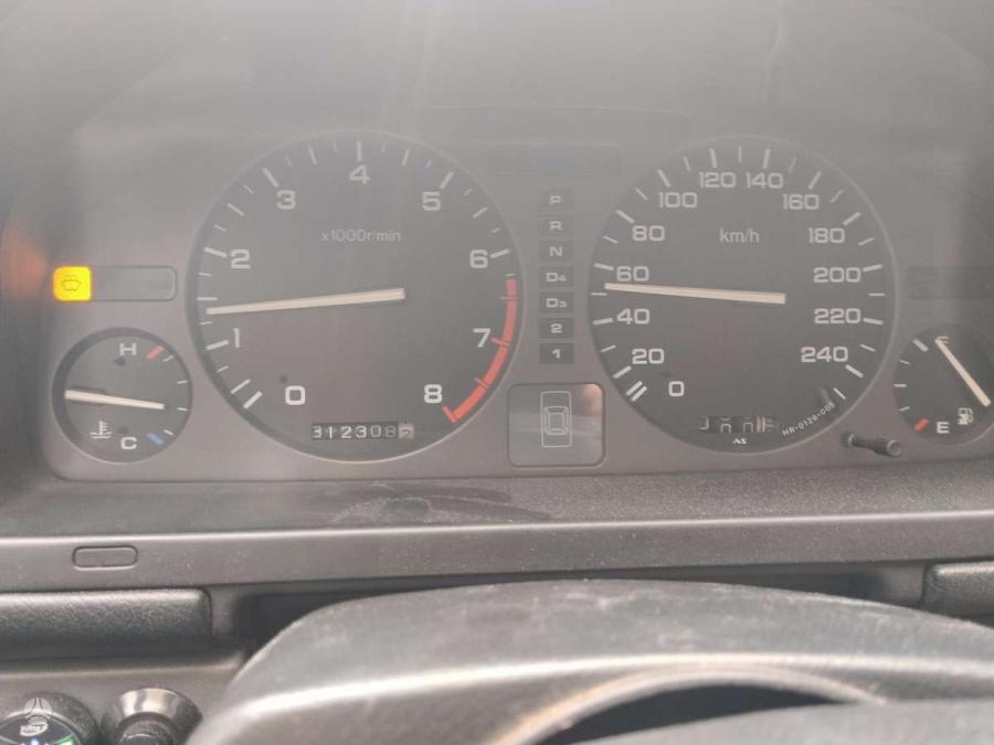 Black Honda Legend 1991 in Vilnius, with an engine capacity of 3.21 L and mileage of 313 thousand km for 4500 €, photo 8 on AUTOMOTO.COM.LV