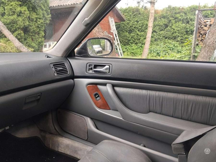 Black Honda Legend 1991 in Vilnius, with an engine capacity of 3.21 L and mileage of 313 thousand km for 4500 €, photo 15 on AUTOMOTO.COM.LV