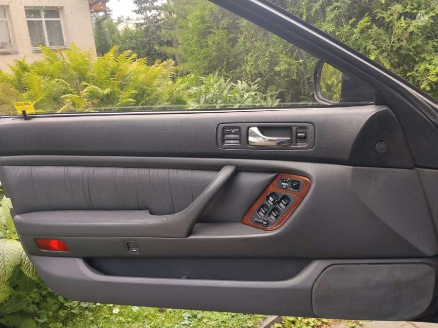 Black Honda Legend 1991 in Vilnius, with an engine capacity of 3.21 L and mileage of 313 thousand km for 4500 €, photo 16 on AUTOMOTO.COM.LV