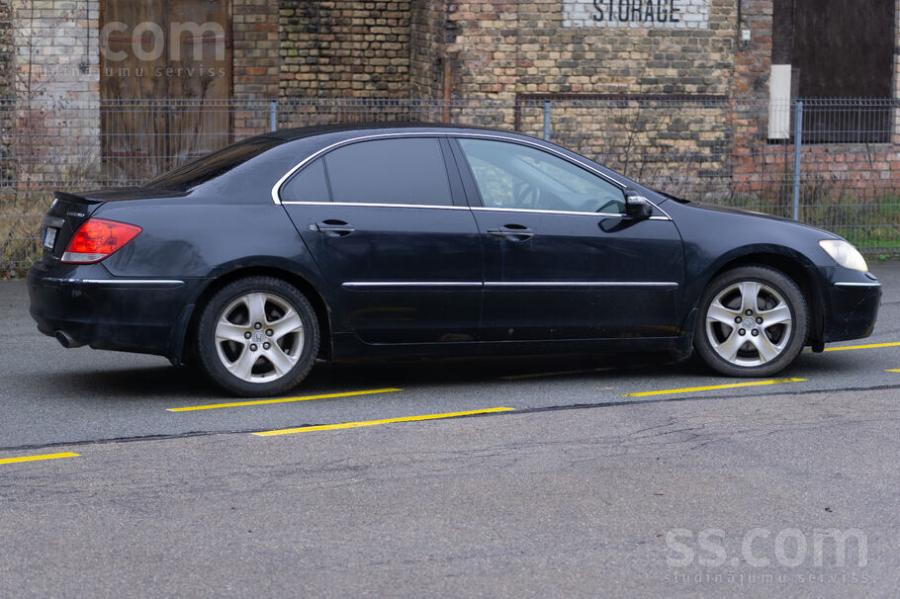 Black Honda Legend 2006 in Riga, with an engine capacity of 3.50 L and mileage of 510 thousand km for 2200 €, photo 4 on AUTOMOTO.COM.LV