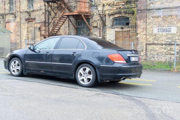 Black Honda Legend 2006 in Riga, with an engine capacity of 3.50 L and mileage of 510 thousand km for 2200 €, photo 6 on AUTOMOTO.COM.LV