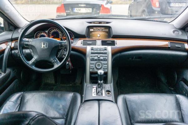 Black Honda Legend 2006 in Riga, with an engine capacity of 3.50 L and mileage of 513 thousand km for 1900 €, photo 8 on AUTOMOTO.COM.LV