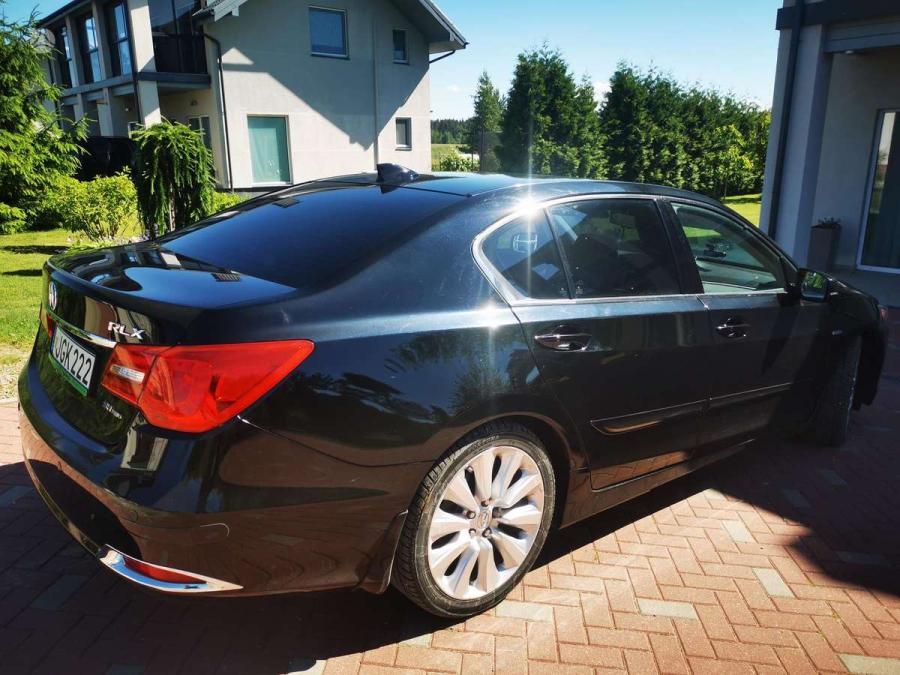 Black Honda Legend 2017 in Vilnius, with an engine capacity of 3.50 L and mileage of 95 thousand km for 17700 €, photo 4 on AUTOMOTO.COM.LV