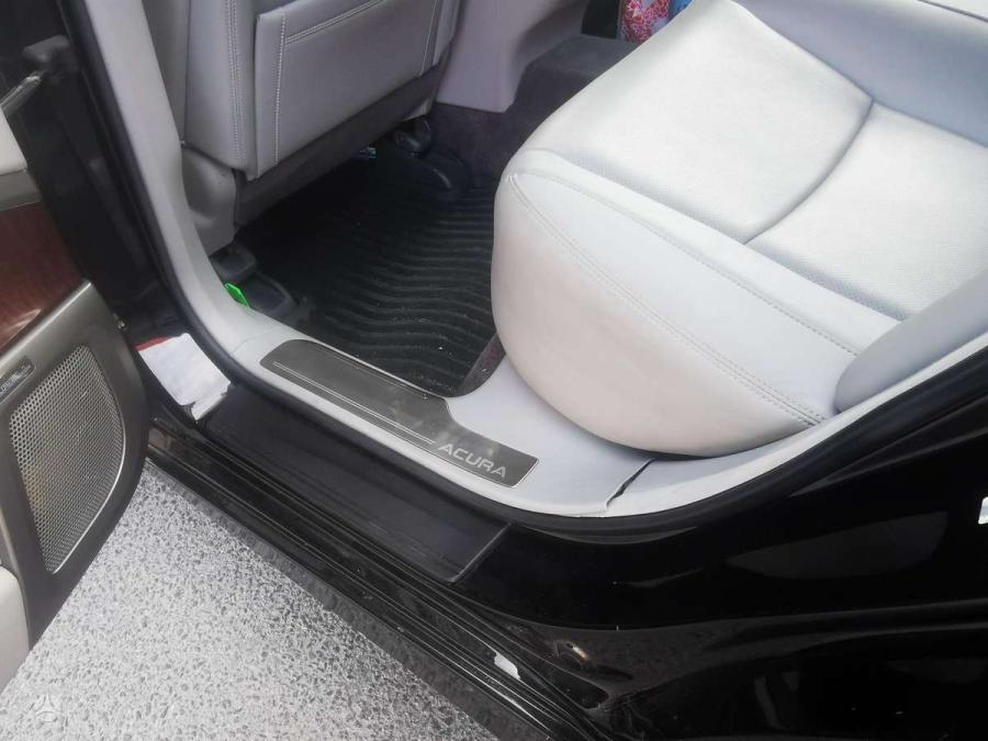 Black Honda Legend 2017 in Vilnius, with an engine capacity of 3.50 L and mileage of 95 thousand km for 17700 €, photo 12 on AUTOMOTO.COM.LV
