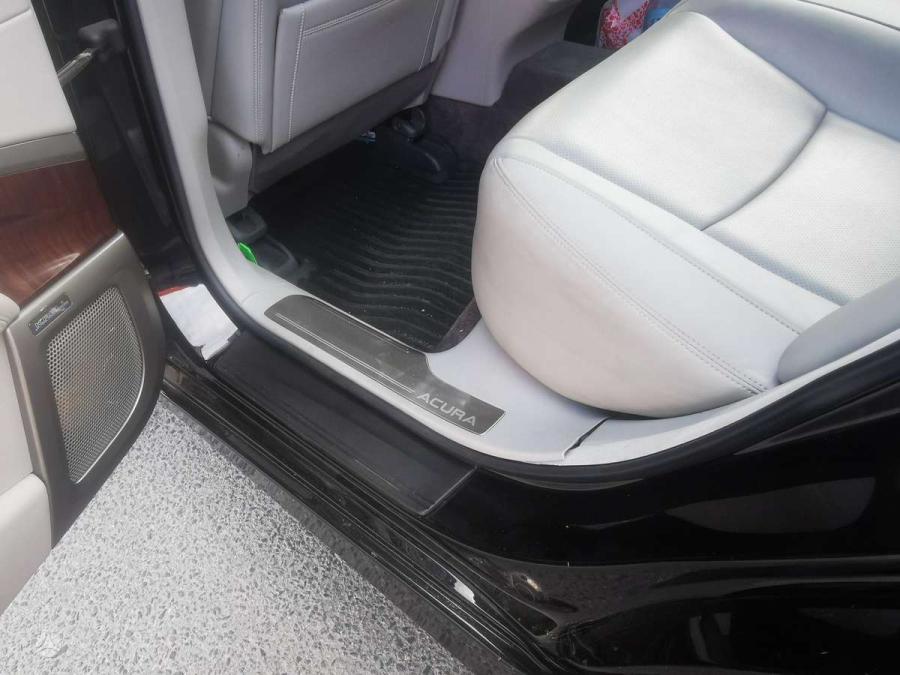 Black Honda Legend 2017 in Vilnius, with an engine capacity of 3.50 L and mileage of 95 thousand km for 17700 €, photo 15 on AUTOMOTO.COM.LV