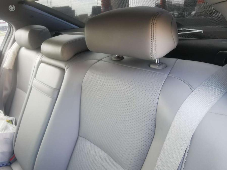 Black Honda Legend 2017 in Vilnius, with an engine capacity of 3.50 L and mileage of 95 thousand km for 17700 €, photo 27 on AUTOMOTO.COM.LV
