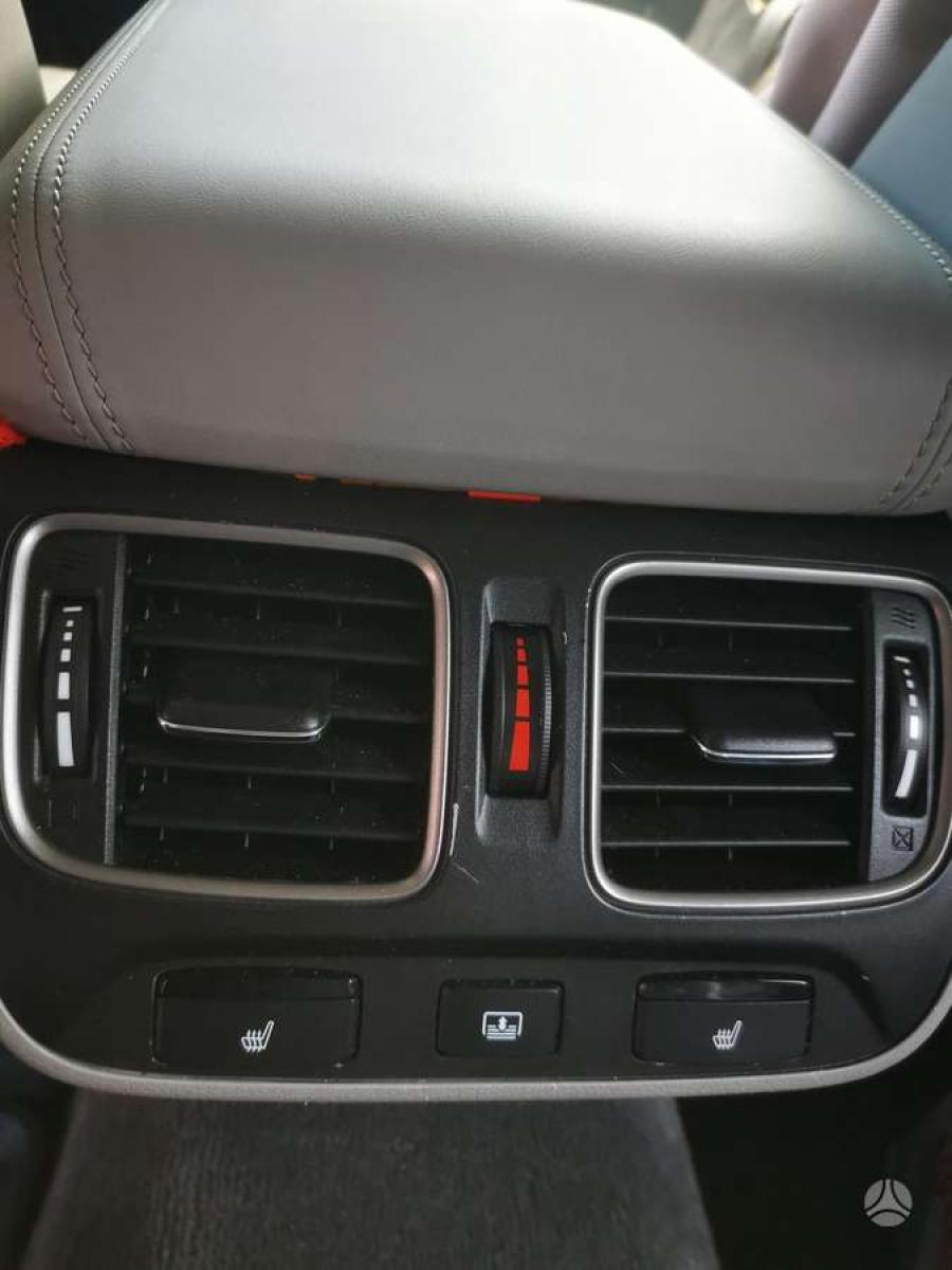 Black Honda Legend 2017 in Vilnius, with an engine capacity of 3.50 L and mileage of 95 thousand km for 17700 €, photo 28 on AUTOMOTO.COM.LV