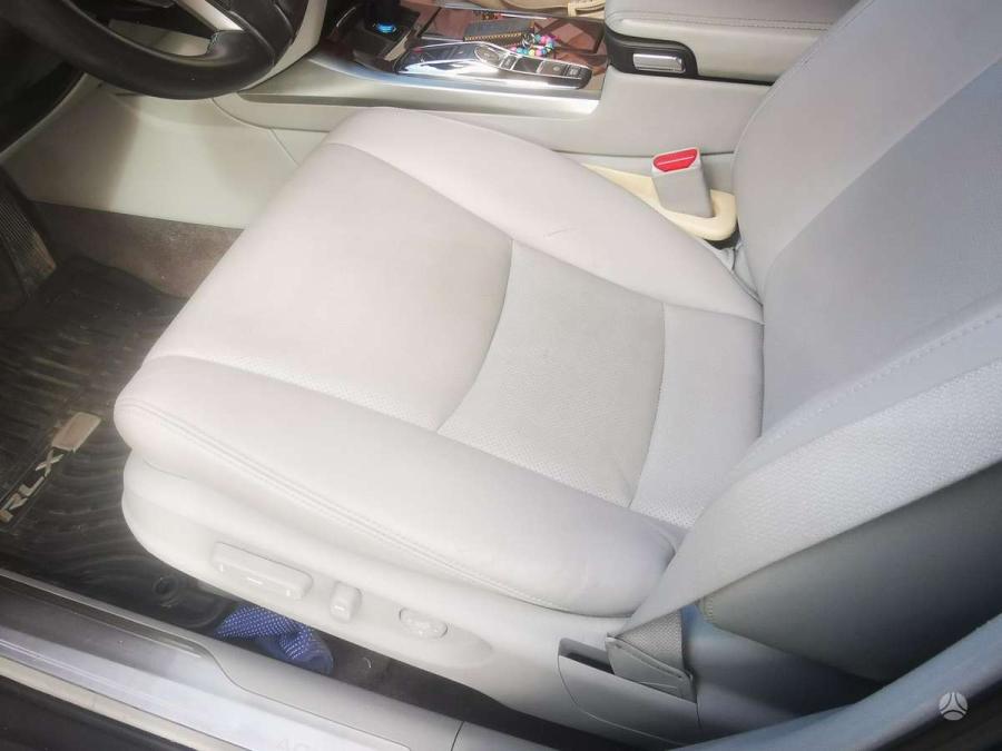 Black Honda Legend 2017 in Vilnius, with an engine capacity of 3.50 L and mileage of 95 thousand km for 17700 €, photo 30 on AUTOMOTO.COM.LV