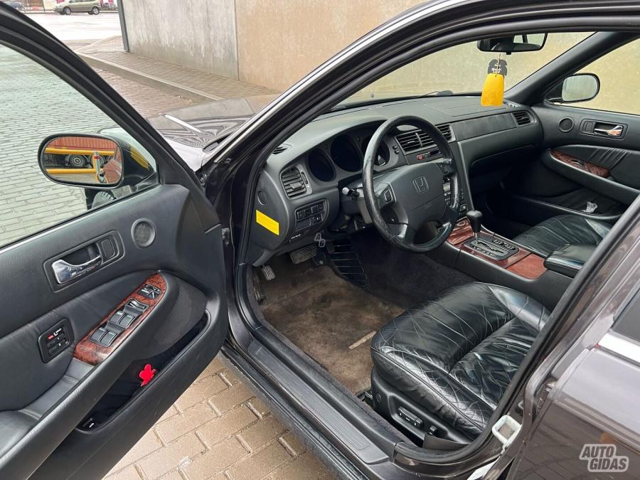 Brown Honda Legend 1997 in Siauliai, with an engine capacity of 3.50 L and mileage of 303 thousand km for 2000 €, photo 8 on AUTOMOTO.COM.LV