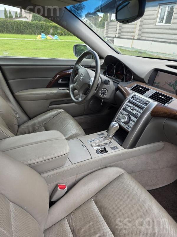 Grey Honda Legend 2009 in Riga, with an engine capacity of 3.50 L and mileage of 221 thousand km for 3500 €, photo 8 on AUTOMOTO.COM.LV