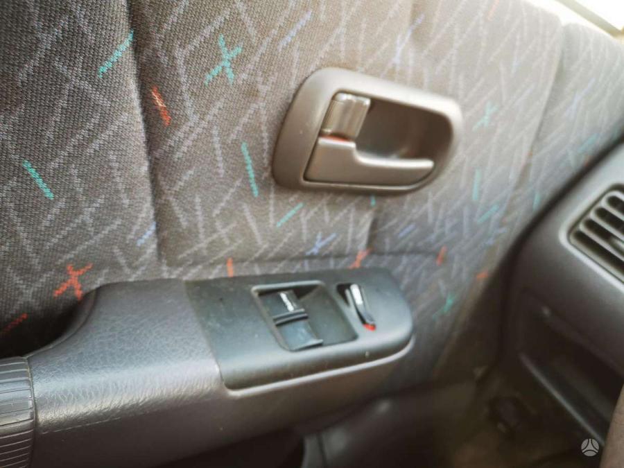 Pelēks Honda Logo 2000 Viļņa, ar dzinēja tilpumu 1.20 L un nobraukumu 125 tūkst. km par 1850 €, foto 6 vietnē AUTOMOTO.COM.LV