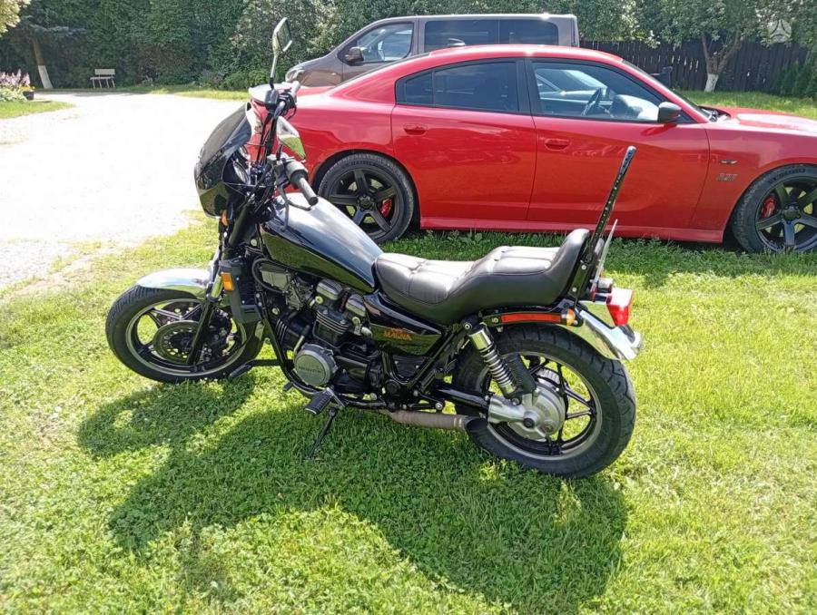 Black Honda Magna 1983 in Kaunas, with an engine capacity of 0.75 L and mileage of 55 thousand km for 1500 €, photo 3 on AUTOMOTO.COM.LV