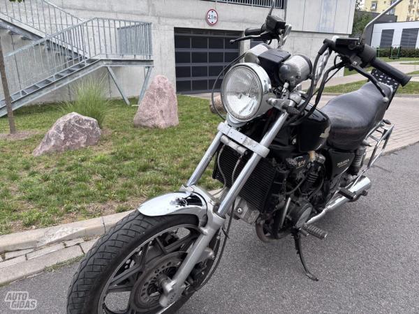 Черный Хонда Magna 1984 в Вильнюс, объемом двигателя 0.74 л и пробегом 0 тыс. км за 1500 €, фото 5 на AUTOMOTO.COM.LV