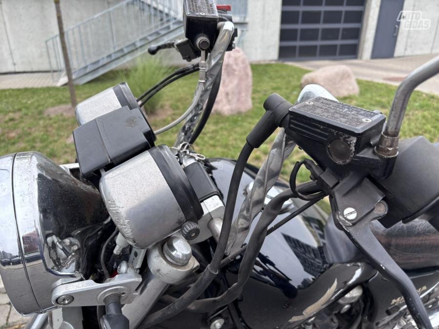 Black Honda Magna 1984 in Vilnius, with an engine capacity of 0.74 L and mileage of 0 thousand km for 1500 €, photo 10 on AUTOMOTO.COM.LV